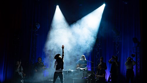 Tim Minchin BACK | Showtimes & Tickets | The Light Cinema Cambridge